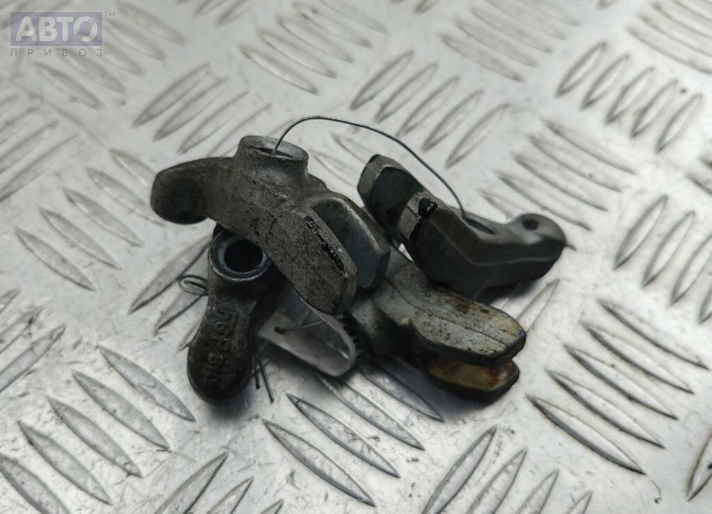 Скоба (кронштейн) крепления форсунки Opel Astra H (2004-2009)