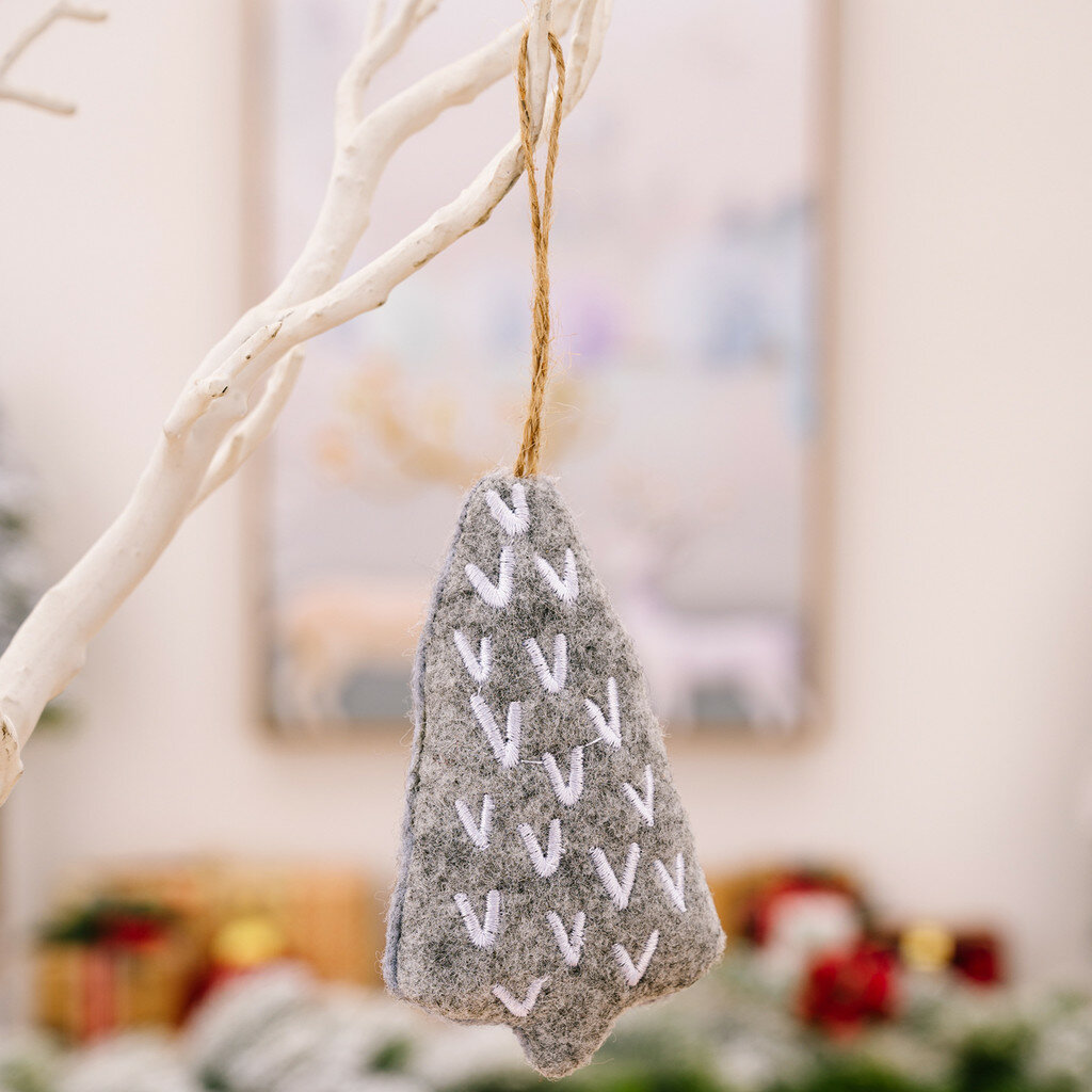 Элегантные современные новогодние тканевые украшения для елки три стильных дизайна для праздничного декора