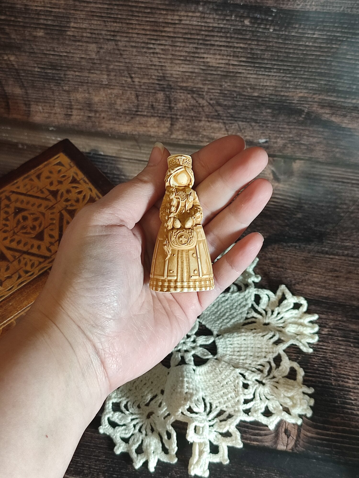 Мини-оберег на здоровье "Врачебница", гипс, 6 см, декор дома, берегиня