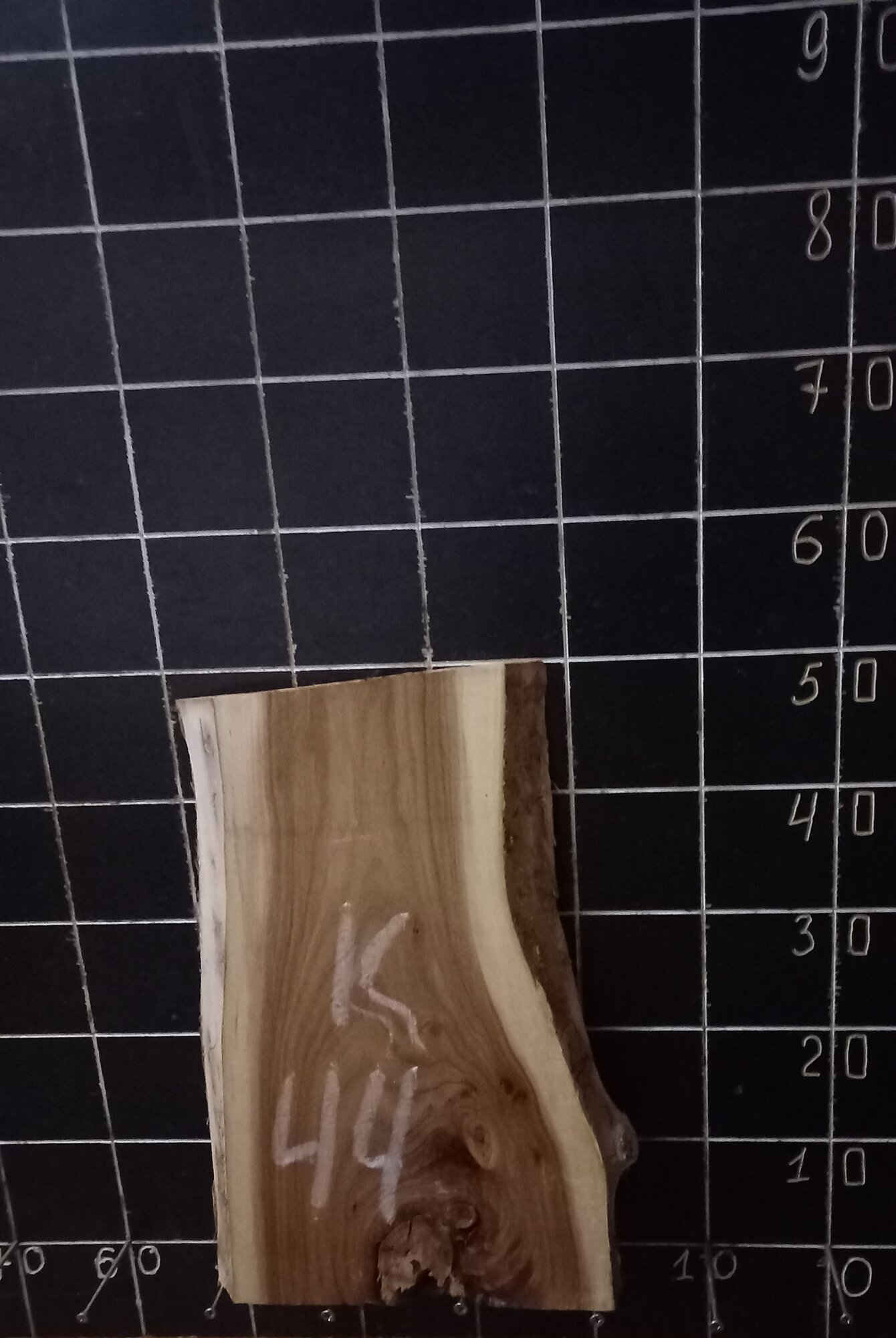 Слэб доклес №44, из массива карагача, необрезной метод, сухая, для столешниц и т. д.