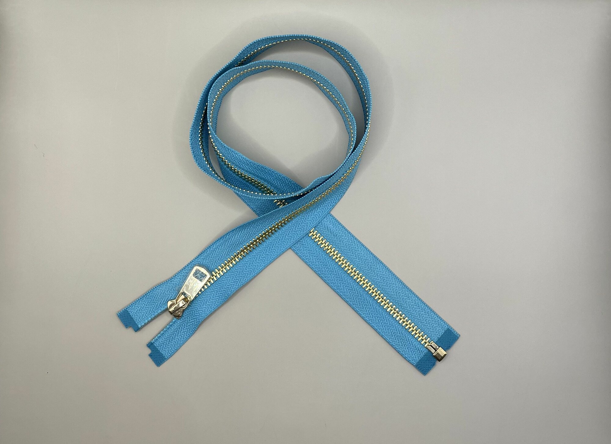 Молния(титан-легкий металл) , тип 5,80см, бирюзовый, зубья золото,1 замок.1шт.