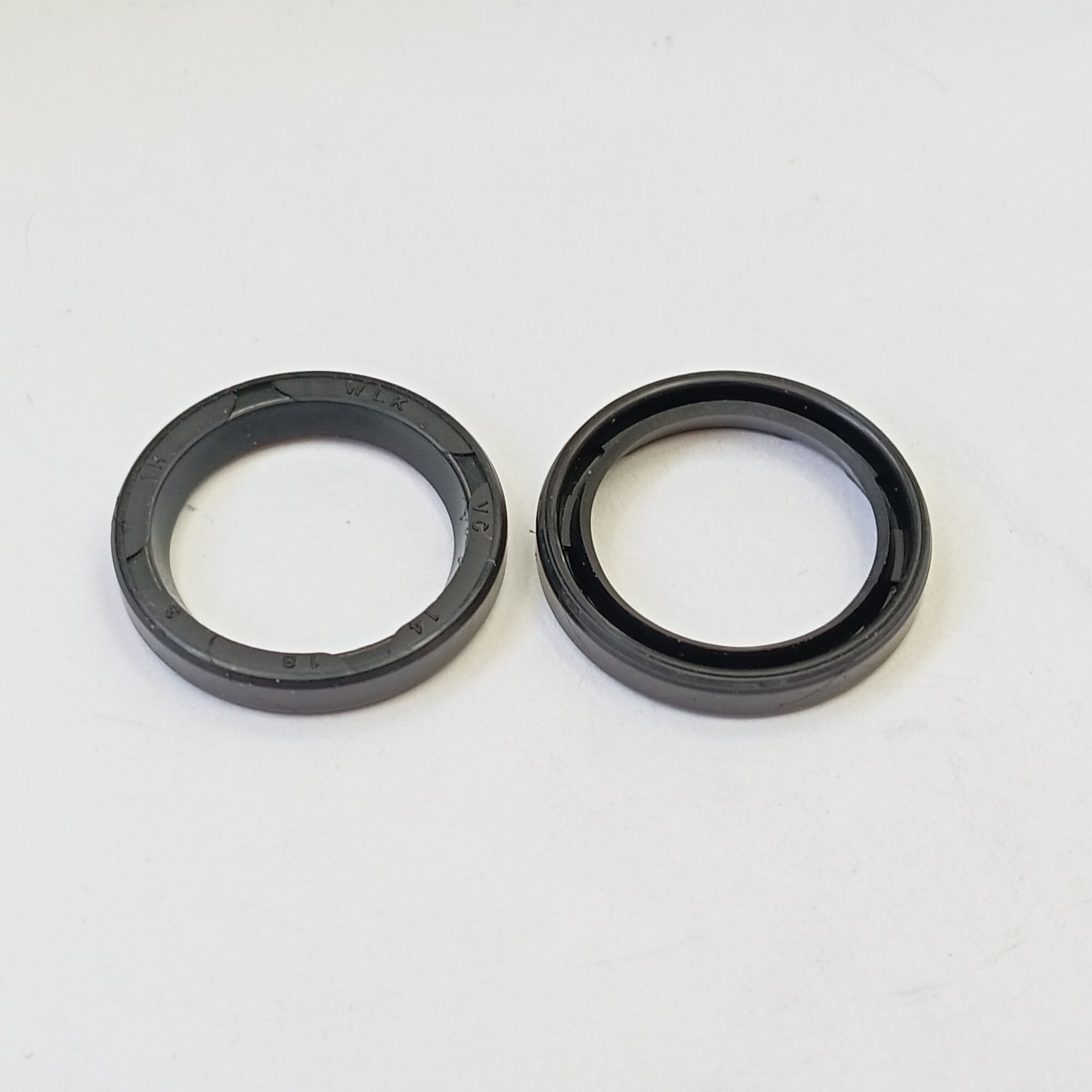 Сальник 14x18x3 VC NBR-70-K/C маслобензостойкий (манжета армированная)