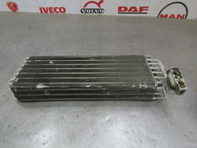 Радиатор кондиционера Iveco Stralis