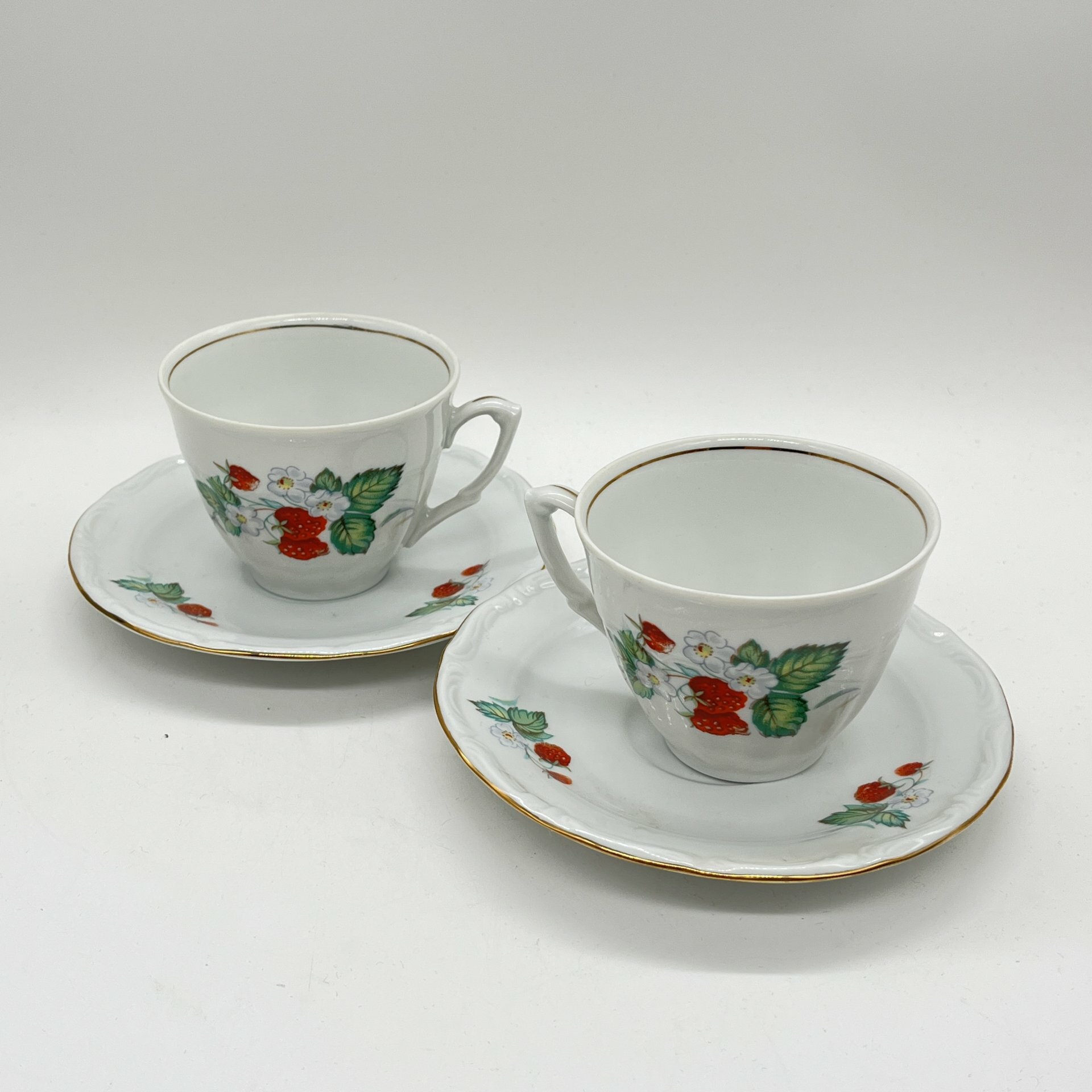 Две чайные пары с узором в виде земляники, фарфор, деколь, золочение, Tielsch Walbrzych