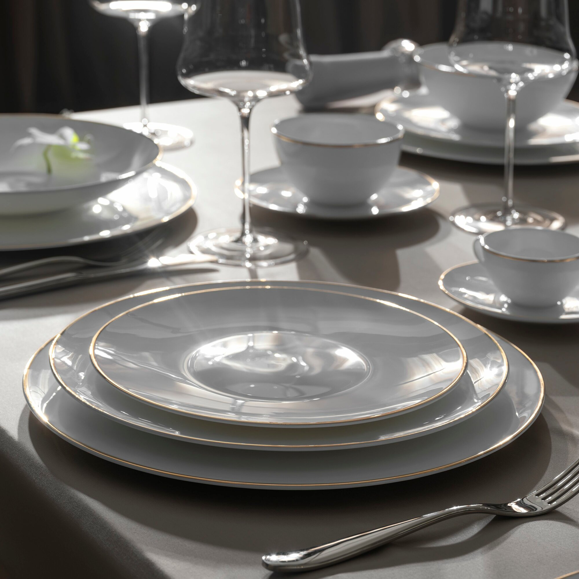 Togas Тарелка десертная "Канни" фарфор с позолотой 24 карата, 23 см