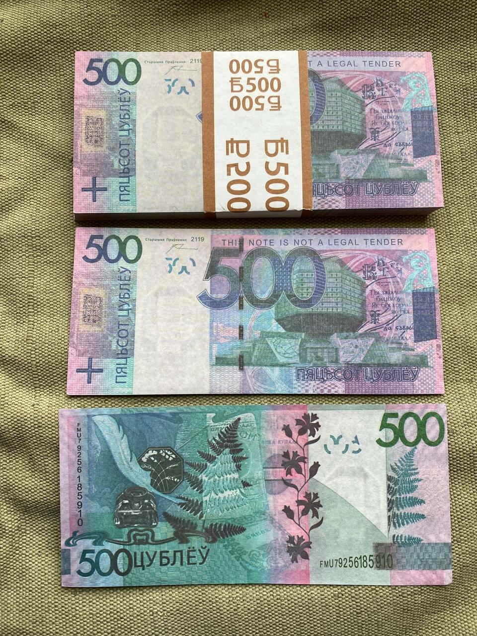 Пачка сувенирных денег 500 белорусских рублей (Беларусь), 80 купюр (билеты банка приколов, бутафорские пачки)