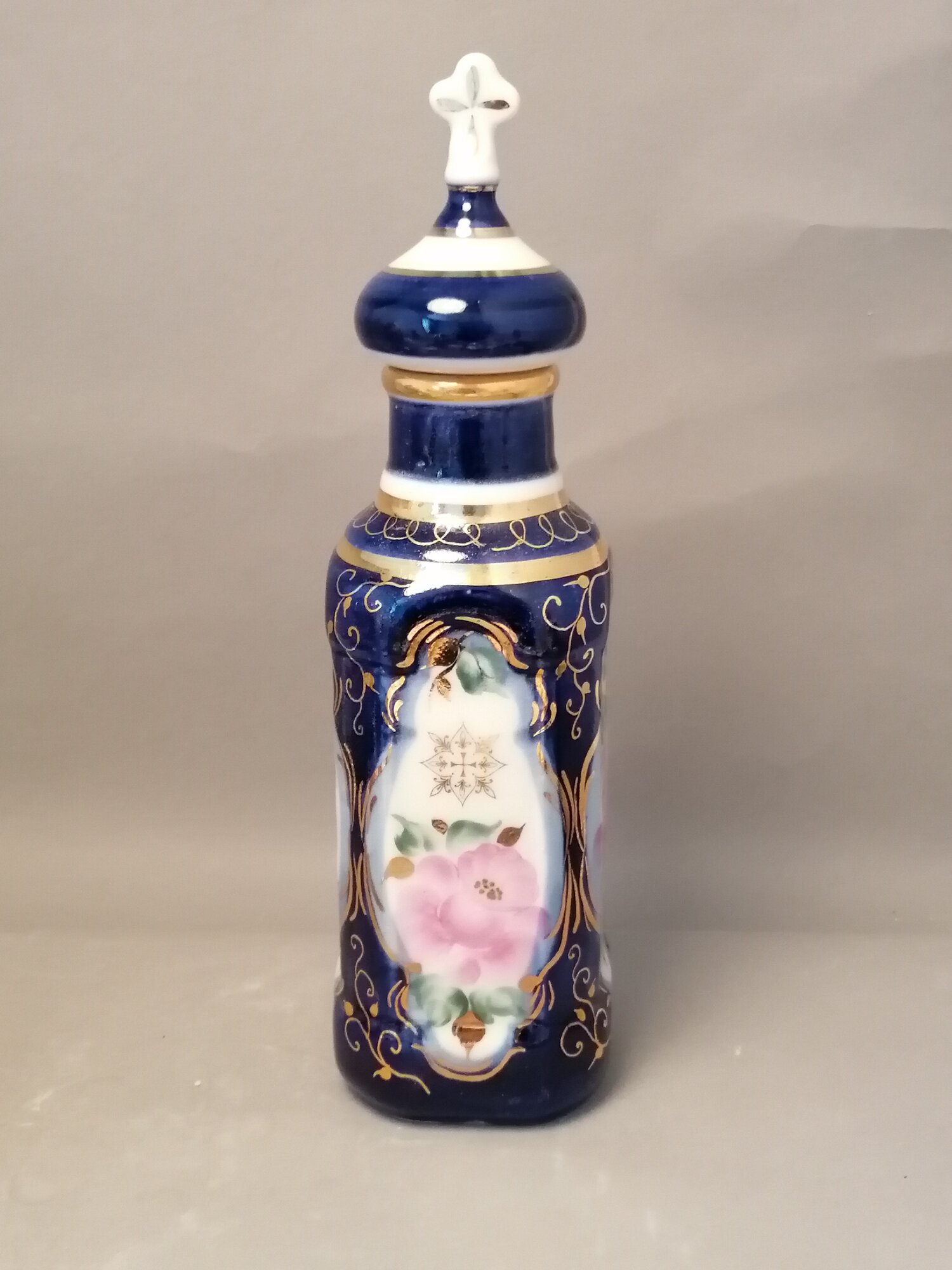 Сосуд под святую воду гранёный (бел, роспись кобальт, роспись золотом и краской)