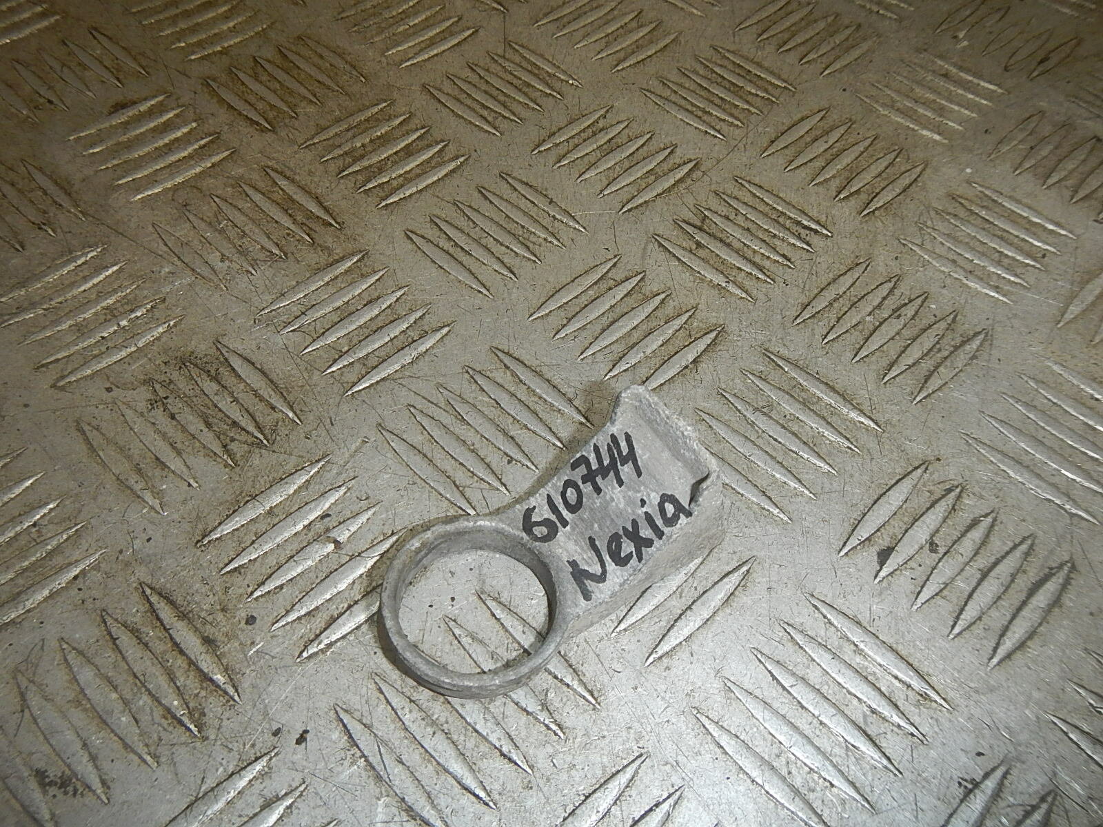 Б/У Кронштейн радиатора, Daewoo (Дэу)-NEXIA (07-16) DAEWOO NEXIA (07-16) Без видимых повреждений. 610744 GENERAL MOTORS ...