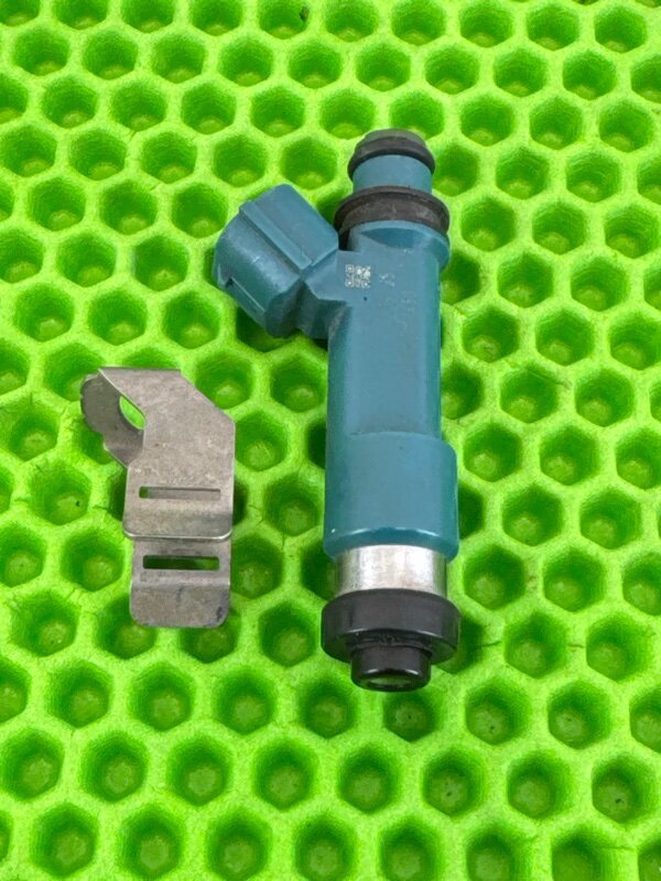 Форсунка топливная Mazda Demio DE ZJVE 2007 (б/у)