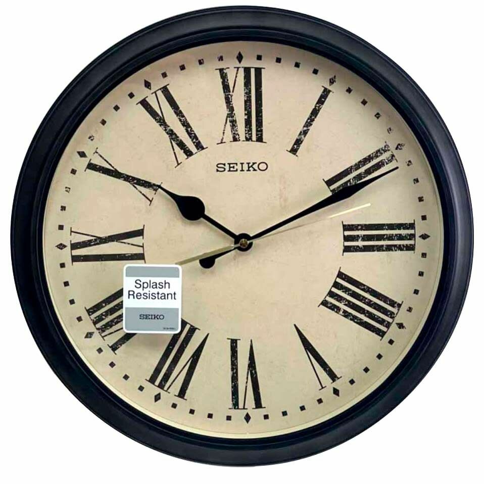 Стильные уличные настенные часы с кварцевым механизмом и влагостойким корпусом для террасы, патио и дома черный пластик с золотыми акцентами, размер 41x41x7 см