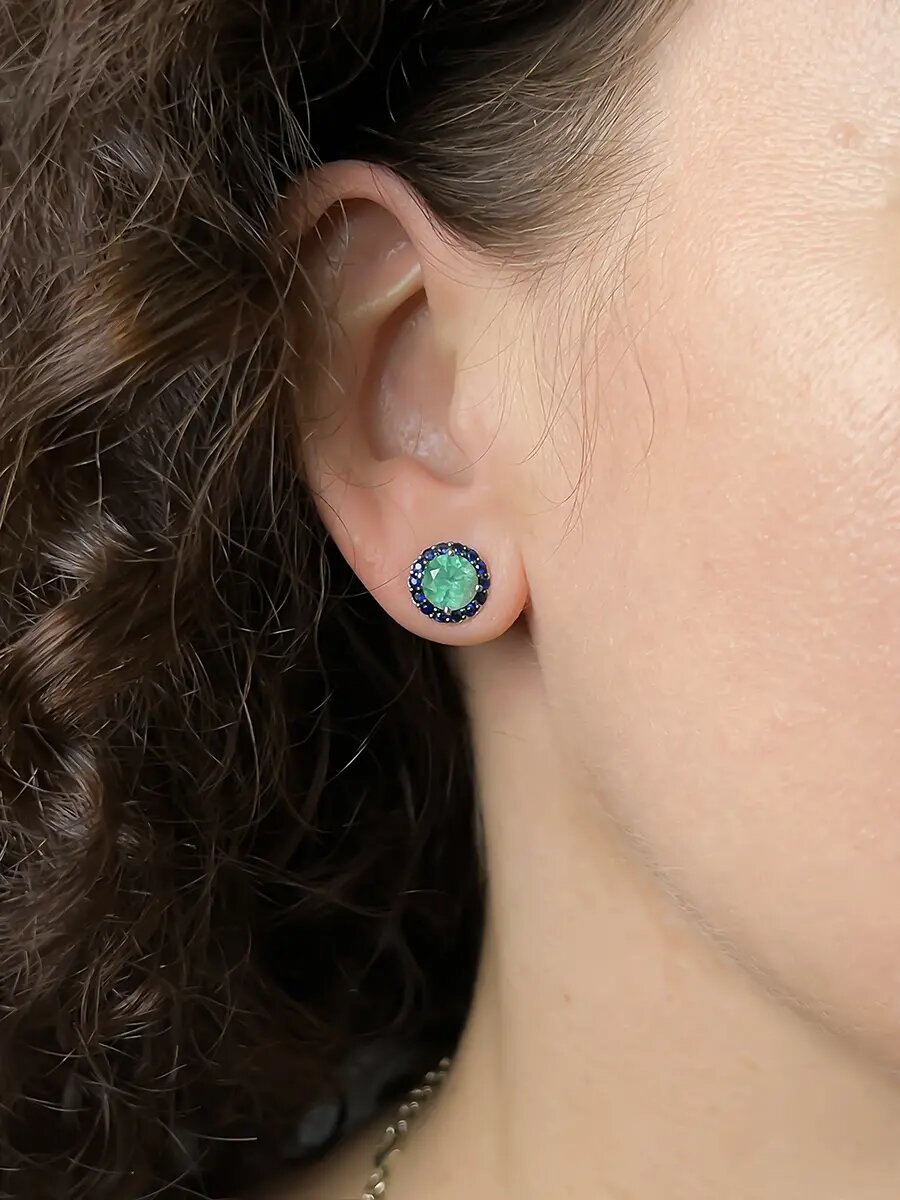 Серьги пусеты Кристалл Мечты, белое золото, 585 проба, родирование, сапфир, изумруд