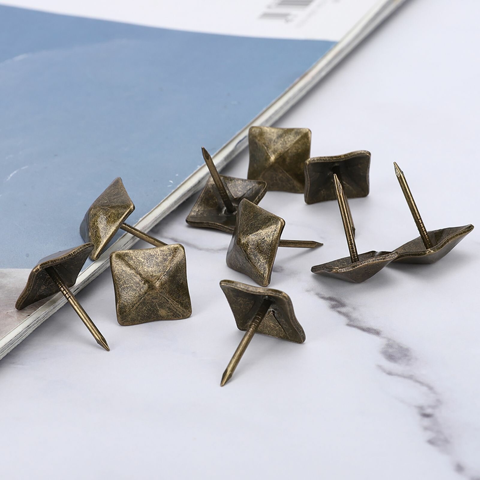 Квадратный пузырчатый гвоздь бронзовый 14мм*20мм 50 шт.