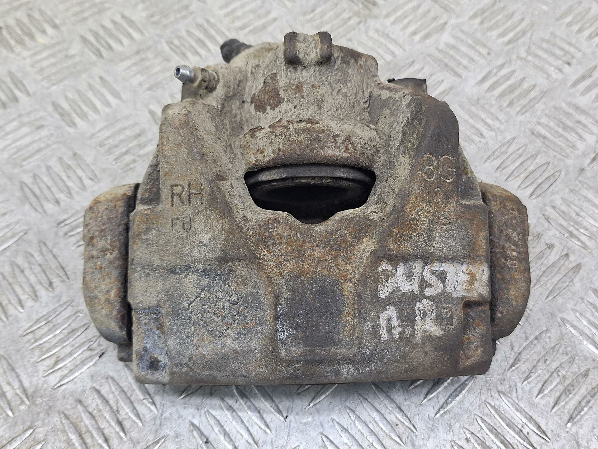 Суппорт тормозной передний правый Renault Duster (2010 - 2015)