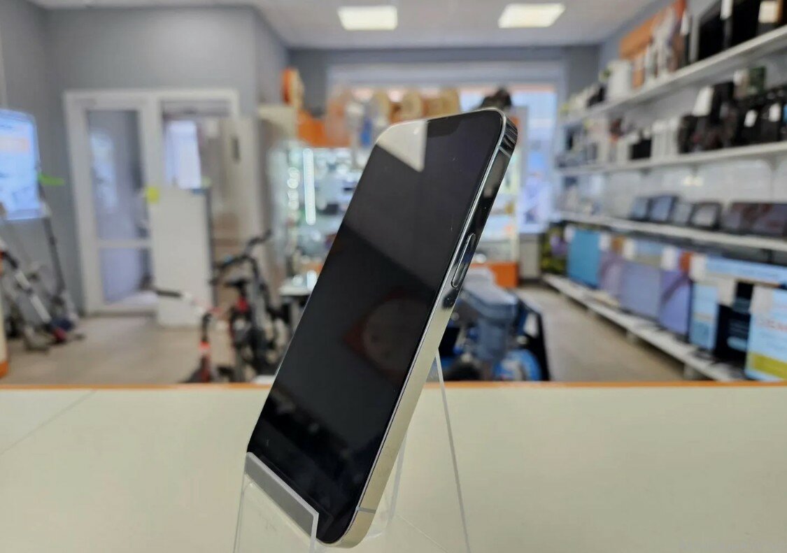 Смартфон Apple iPhone 13 Pro, OLED, 128GB, NFC, 6ГБ, золотистый, б/у, уценка