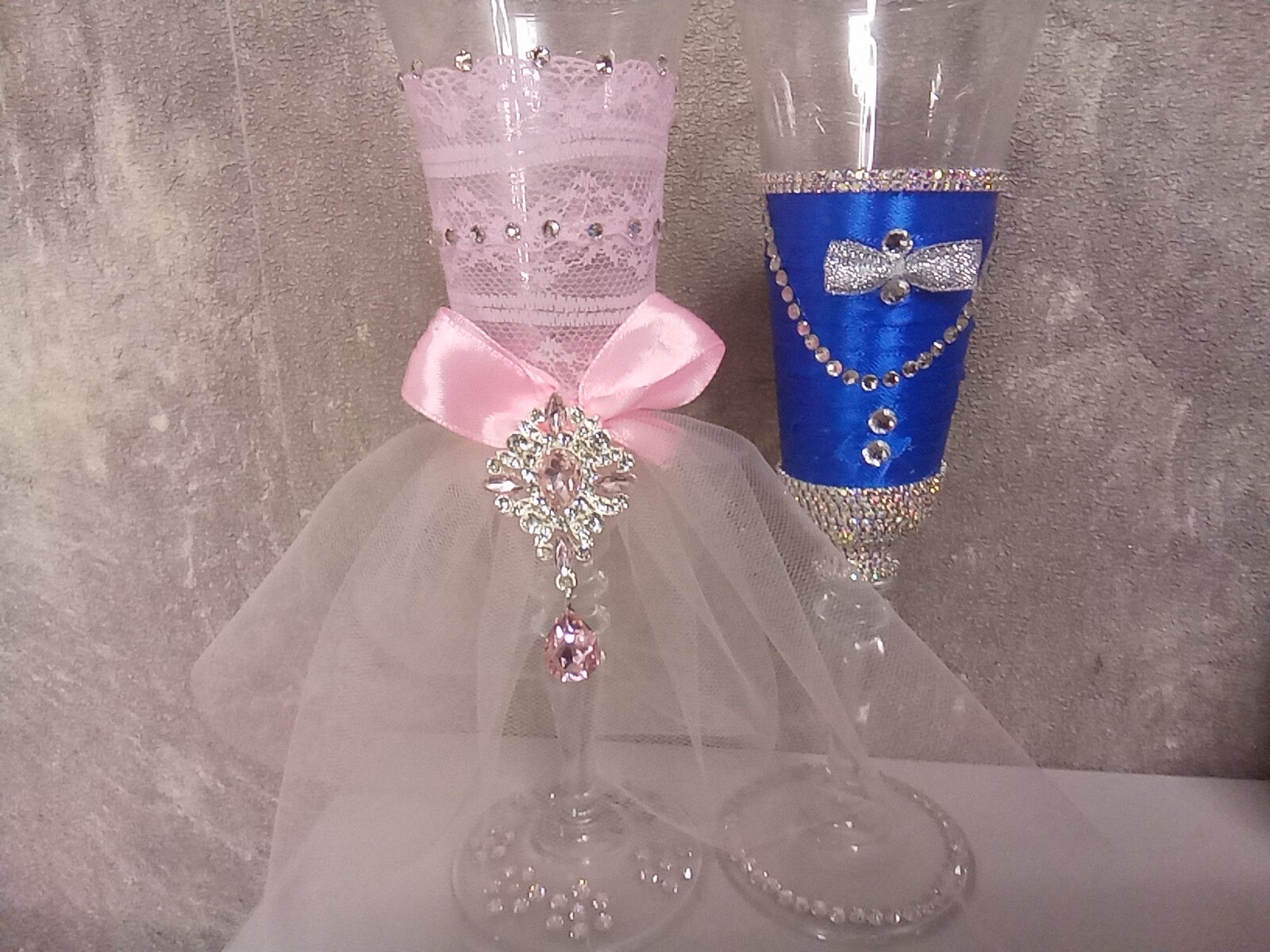 Бокалы Свадебные, в количестве 2 шт. ручная работа, с использованием натуральных материалов, хрустальных камней.