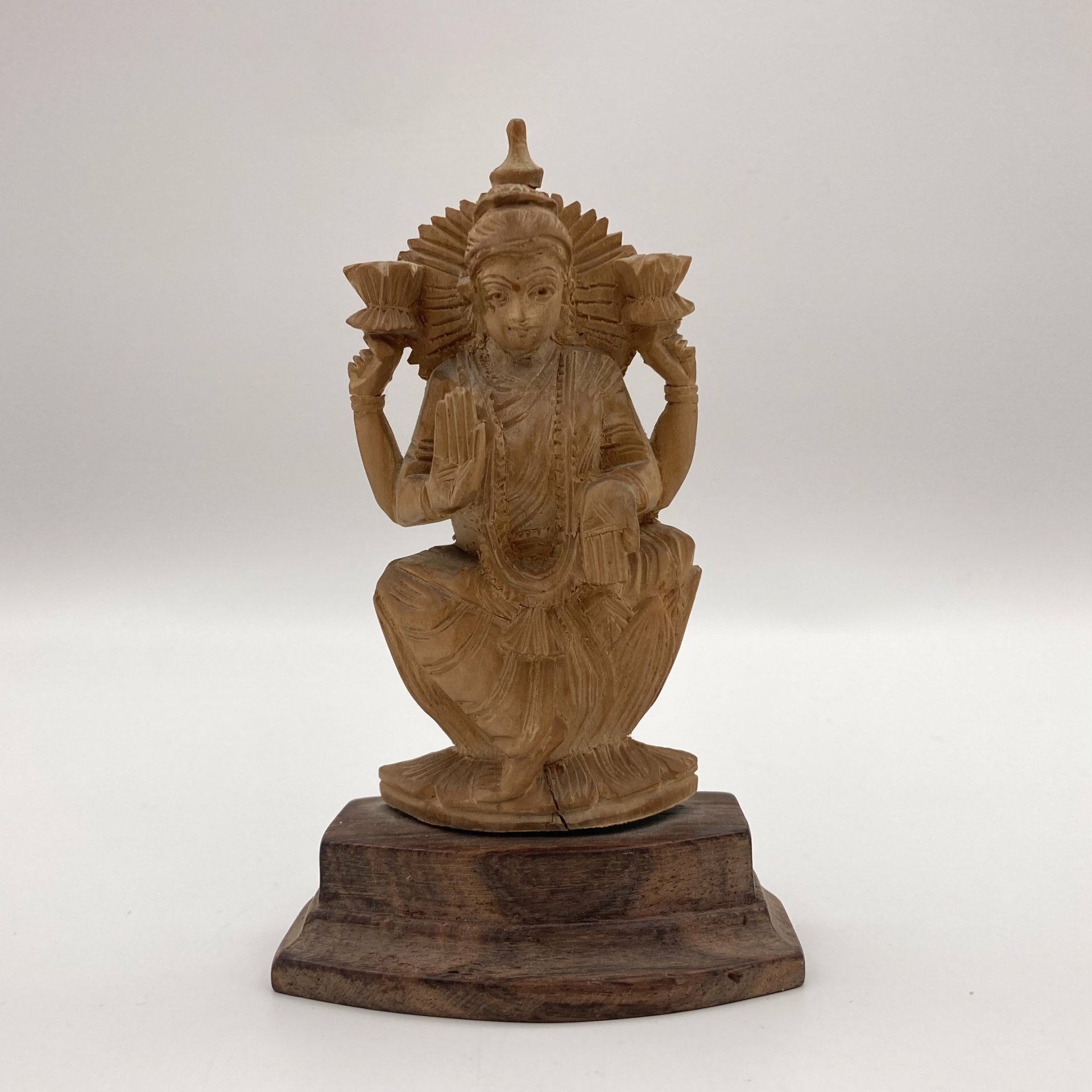 Статуэтка "Лакшми" (в индуизме богиня семейного благополучия, удачи, процветания