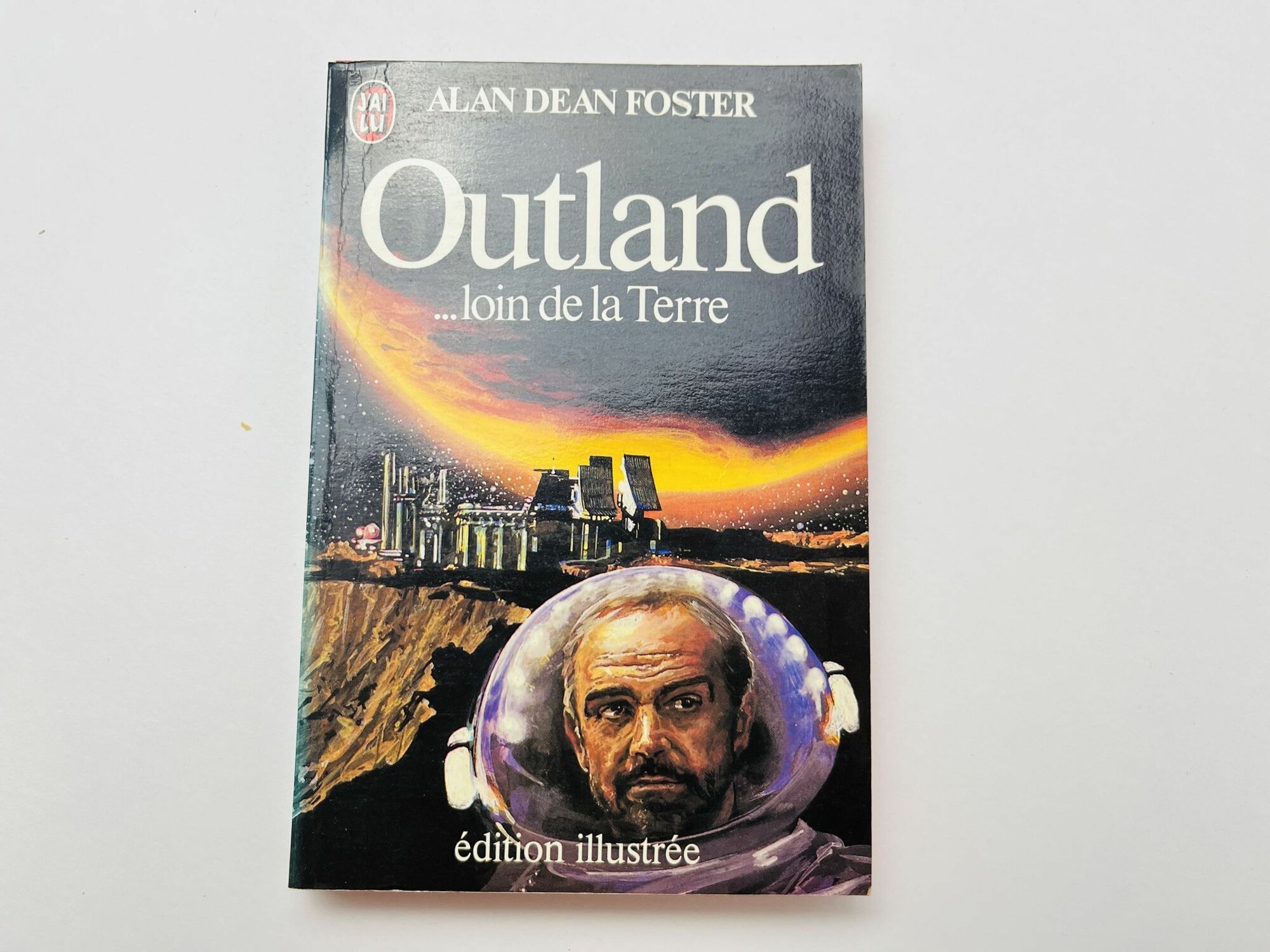 Outland: loin de la Terre (Запределье: вдали от Земли)