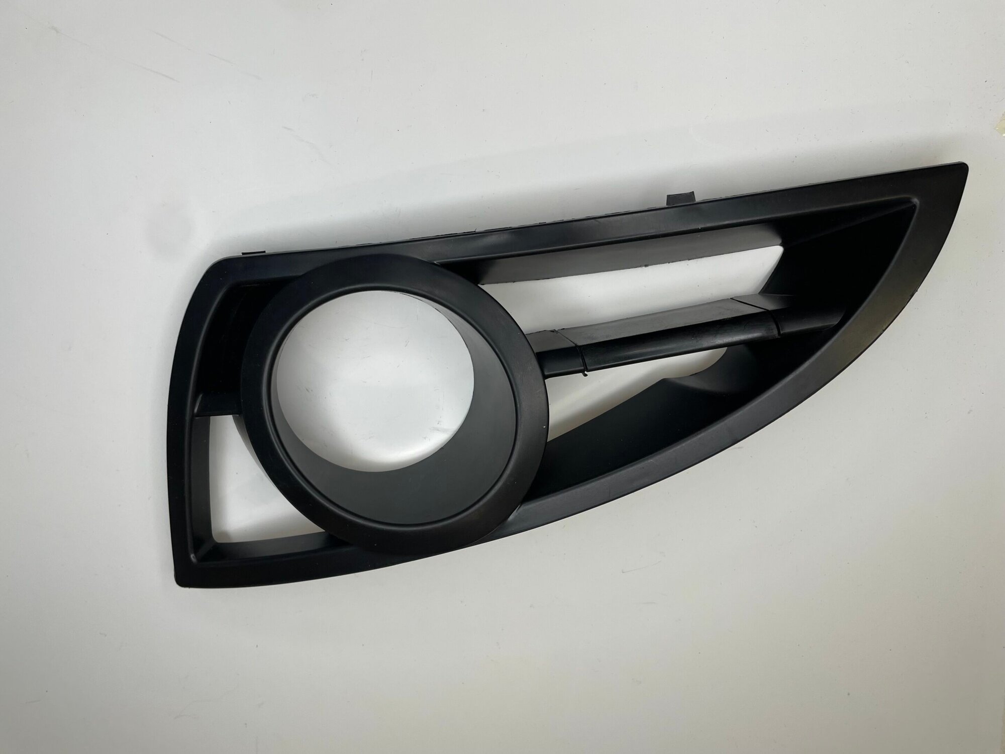 Решетка бампера левая (под противотуманную фару) Geely MK [1.5 16V 5MT седан] 1018002984