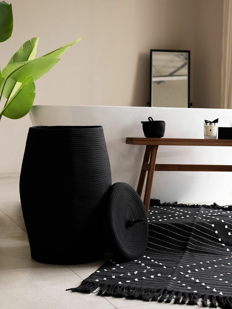 Корзина для белья с крышкой черная, хранения игрушек, вещей, пледов, подушек, спортинвентаря большая плетеная с ручками кувшин