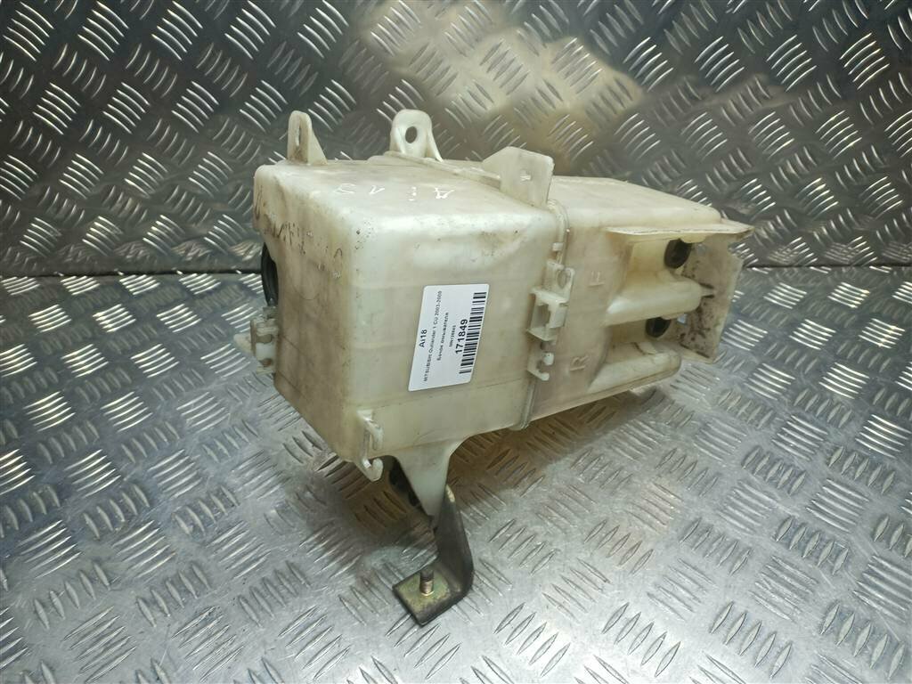 Бачок омывателя Б/У для MITSUBISHI OUTLANDER I (2002—2009) MN126645