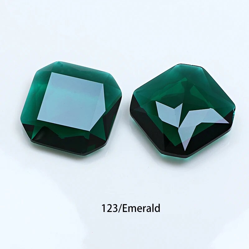 Стразы стеклянные изумрудные 23 мм, 123UF Emerald
