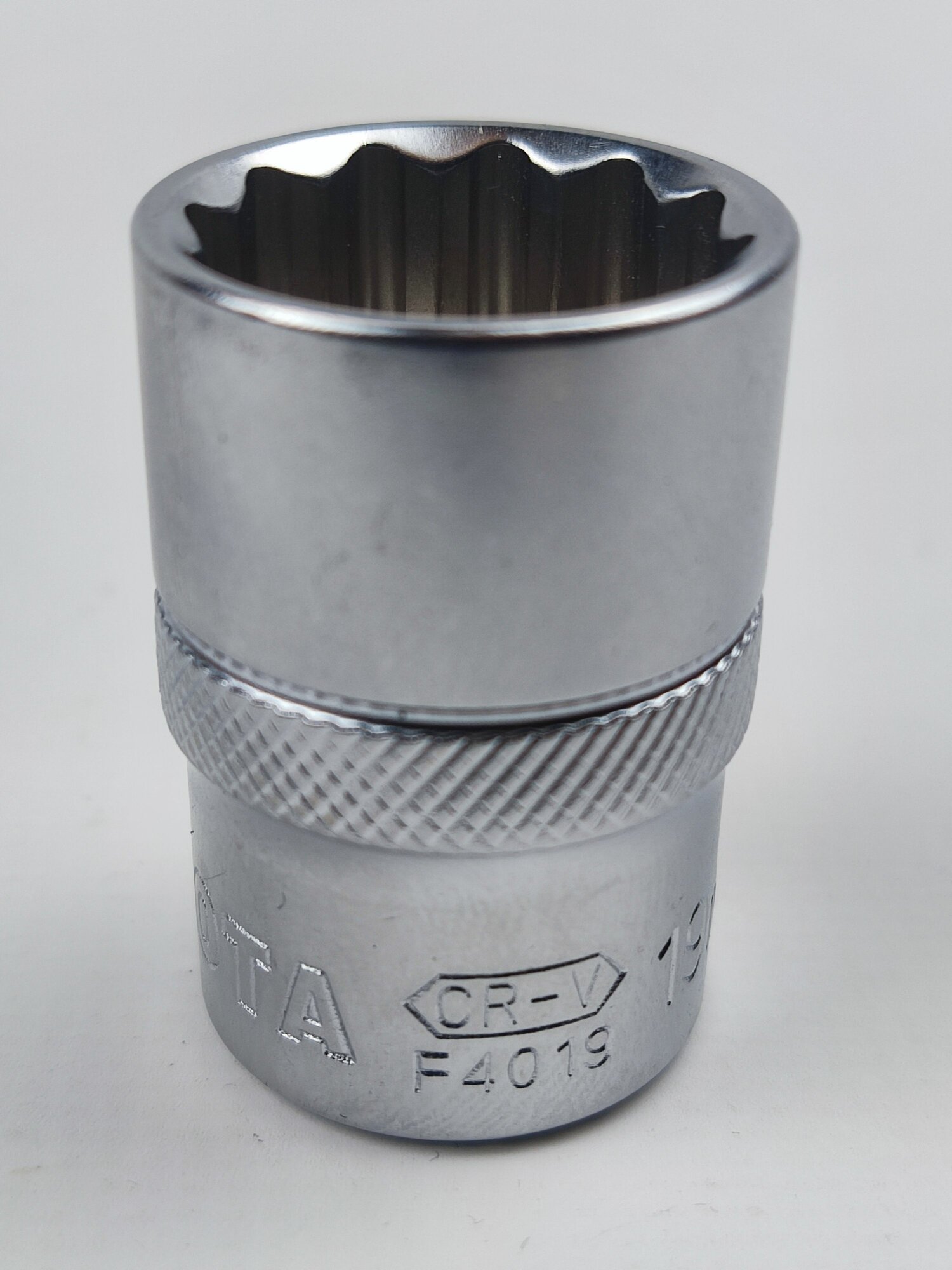 Головка торцевая 12гр. 1/2" 19 мм F4019