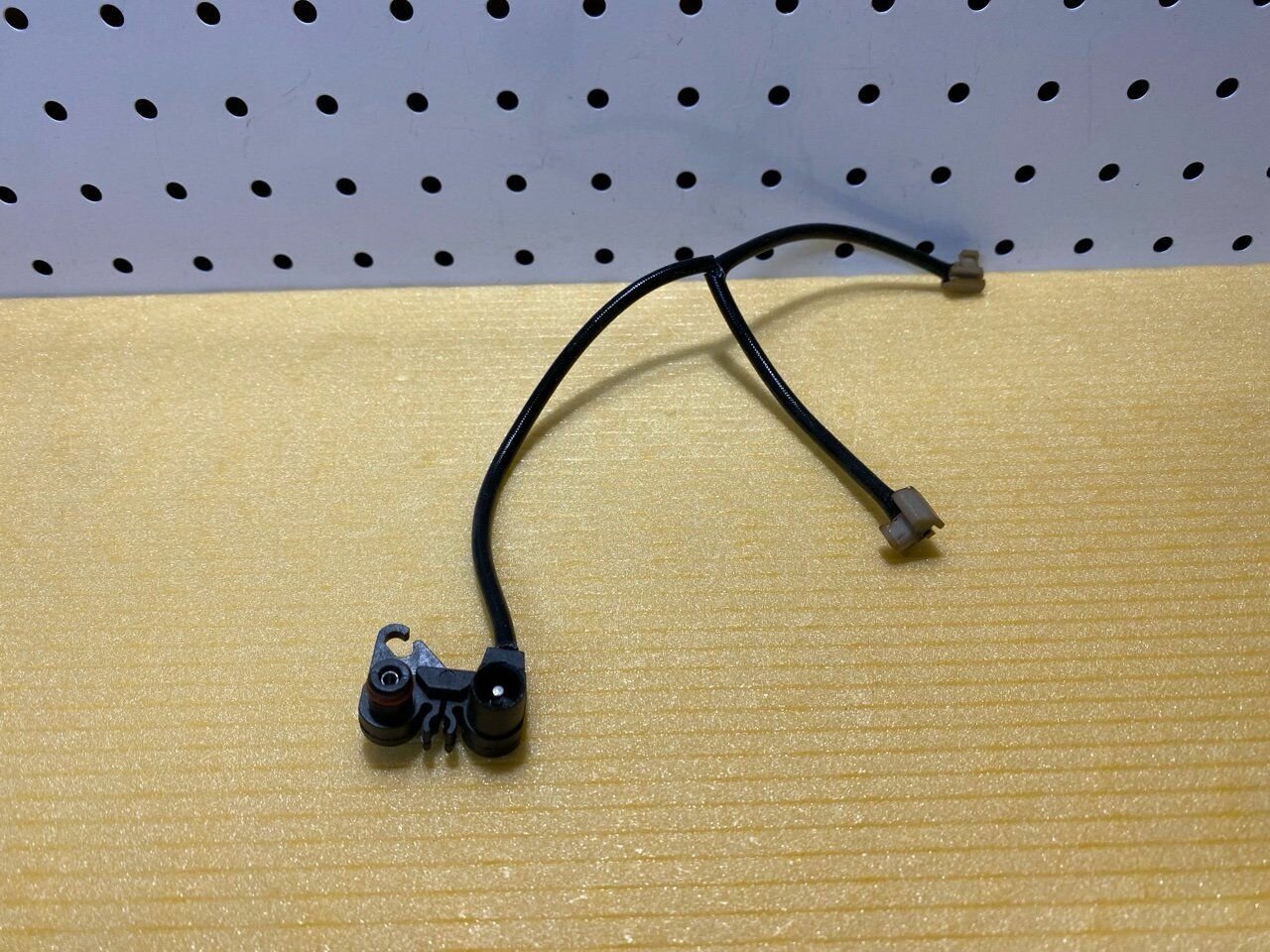 Датчик износа тормозных колодок IVECO SCANIA MB MAN VOLVO (ивеко скания мерседес МАН вольво)