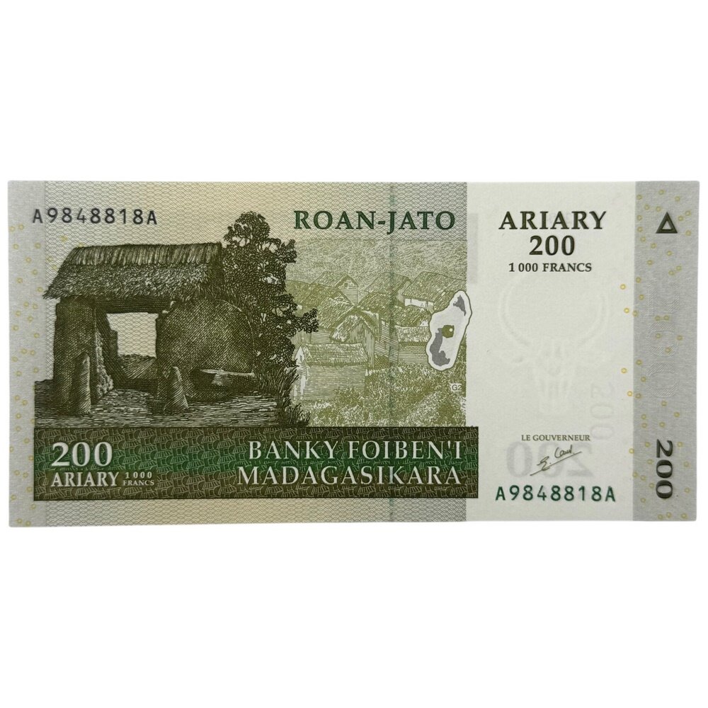 Мадагаскар 200 ариари (1000 франков) 2004 г. (Подпись Ravelojaona) (Серия A A)