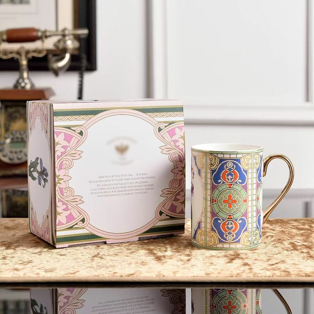 Тарелка, кружка, кружка. Чайная пара, Чашка с блюдцем. Форма "Идиллия", рисунок "Сад Алисы". Костяной фарфор