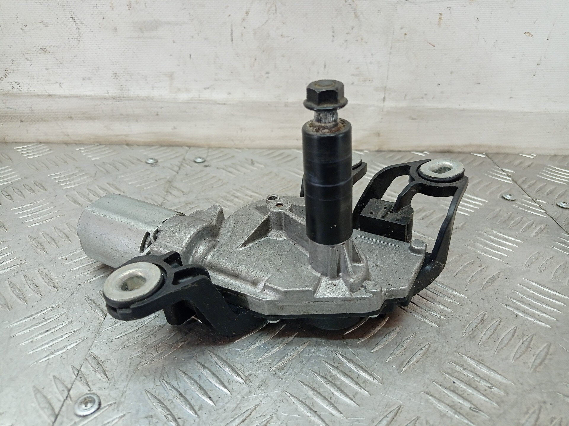 Моторчик заднего стеклоочистителя (дворника) Volkswagen Polo 5 2014 0390201216