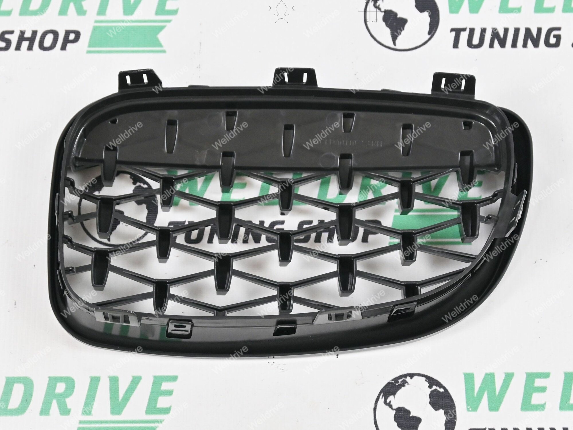 Решетки радиатора BMW 1 F20 F21 дорест Diamond хром черный глянец