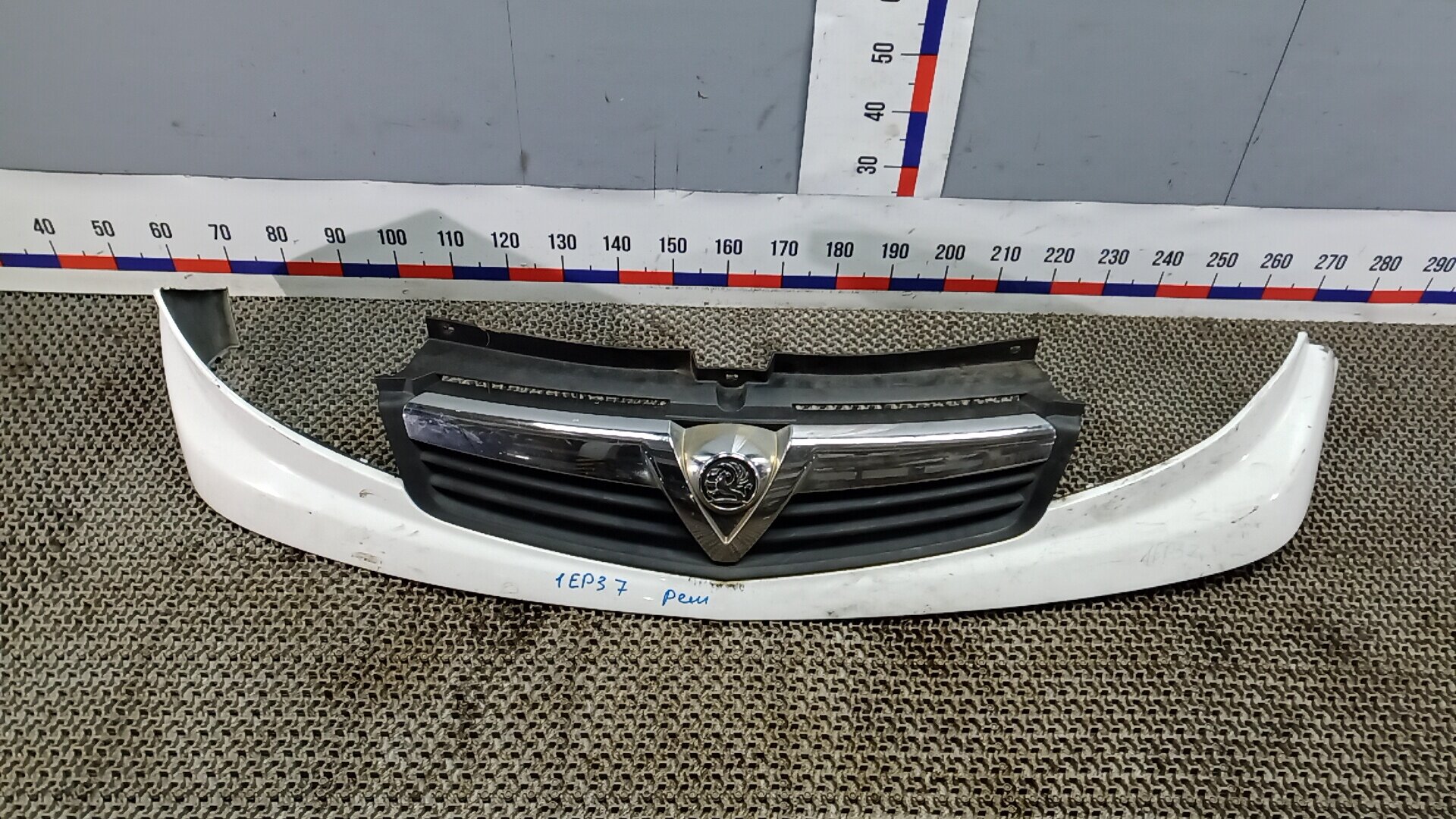 Решетка радиатора OPEL VIVARO