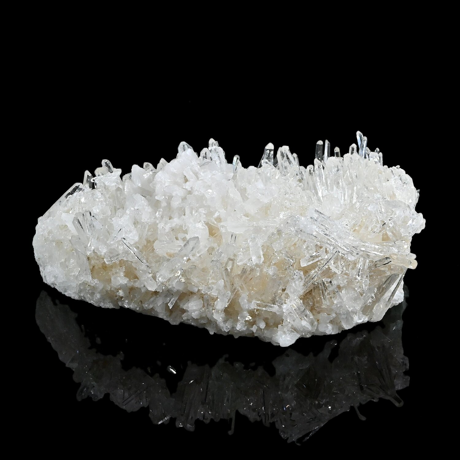 Друза из горного хрусталя 114*64*39мм, 304г .