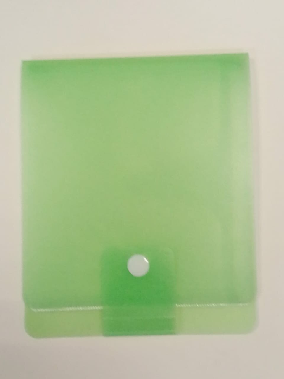 Папка для 12 CD/DVD дисков зеленая на кнопке