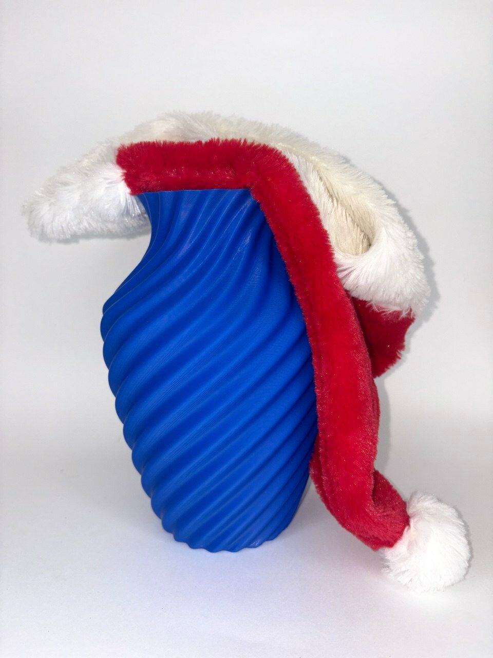 Ваза декоративная для цветов и сухоцветов 3d спиральная интерьерная для дома и сада высотой 20 см