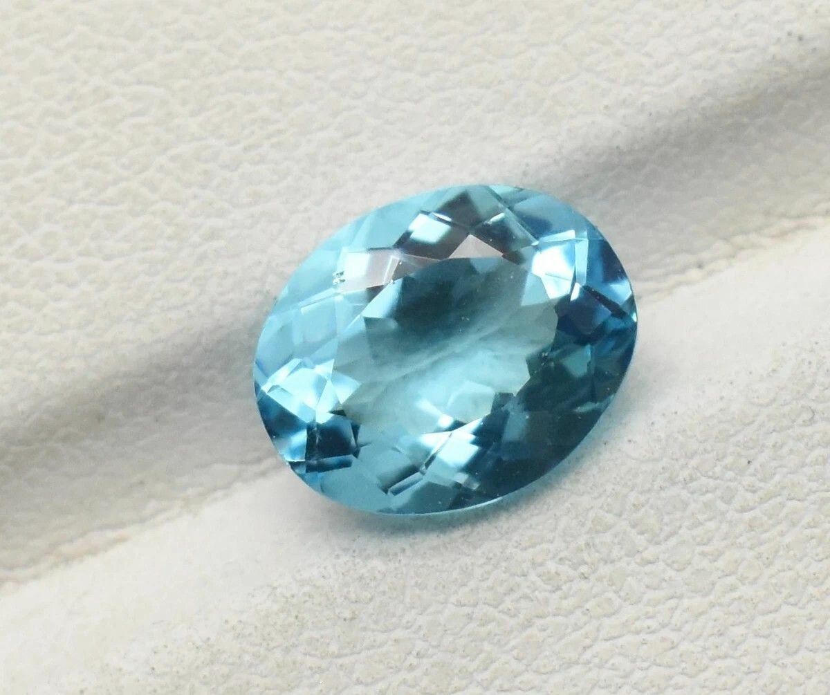 Голубой топаз, 2 карата, чистота VVS, огранка овал, размер 7x9мм, для украшений, воздушно-пузырчатый пакет