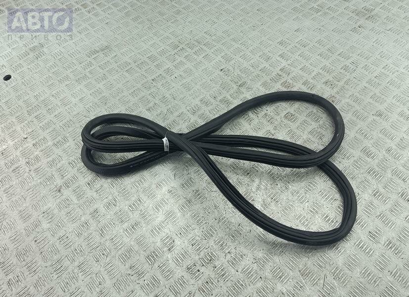 Уплотнитель двери передней левой Skoda Octavia mk2 (A5 1Z) 2004-2013