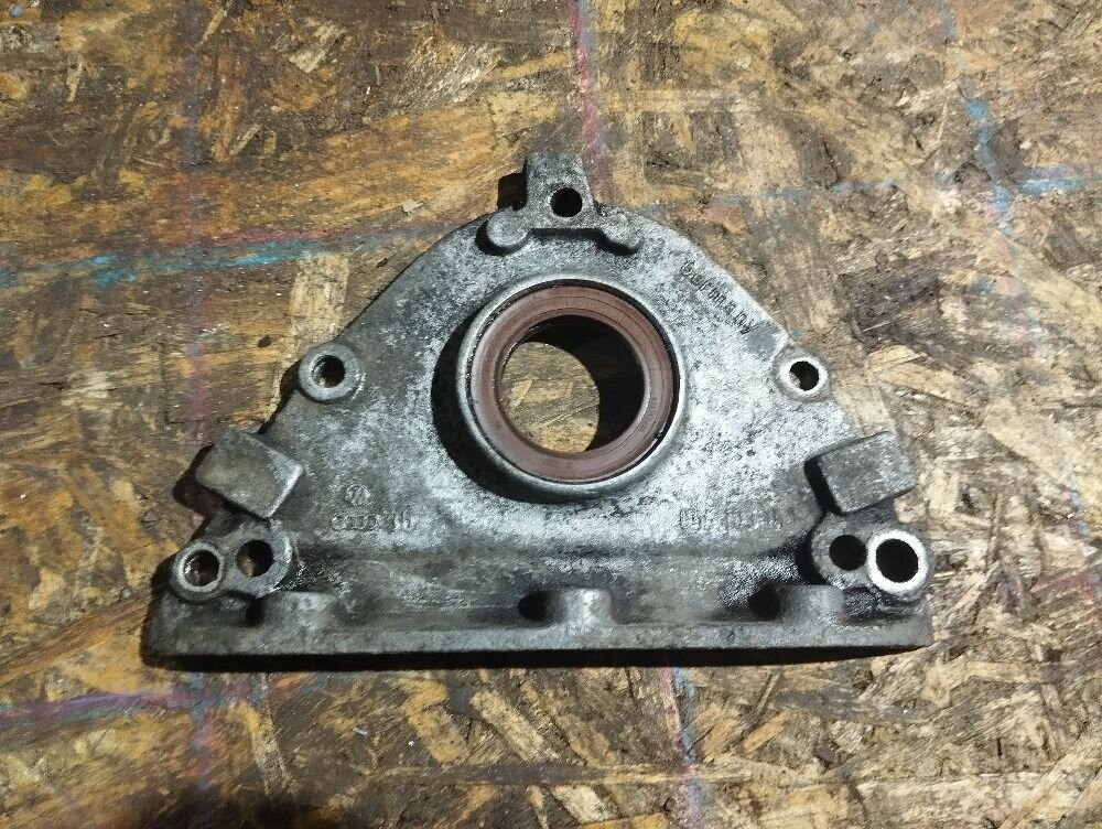 Крышка коленвала передняя VW Passat B3 Б/У с пробегом