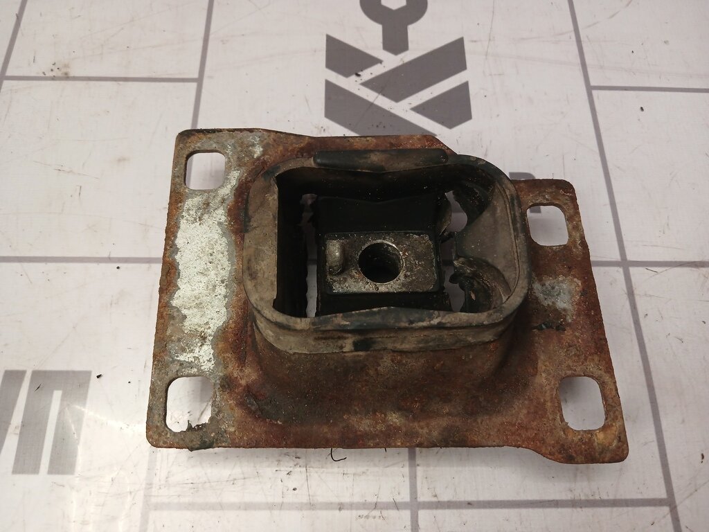 Опора КПП левая Ford Focus 1 1998-2004