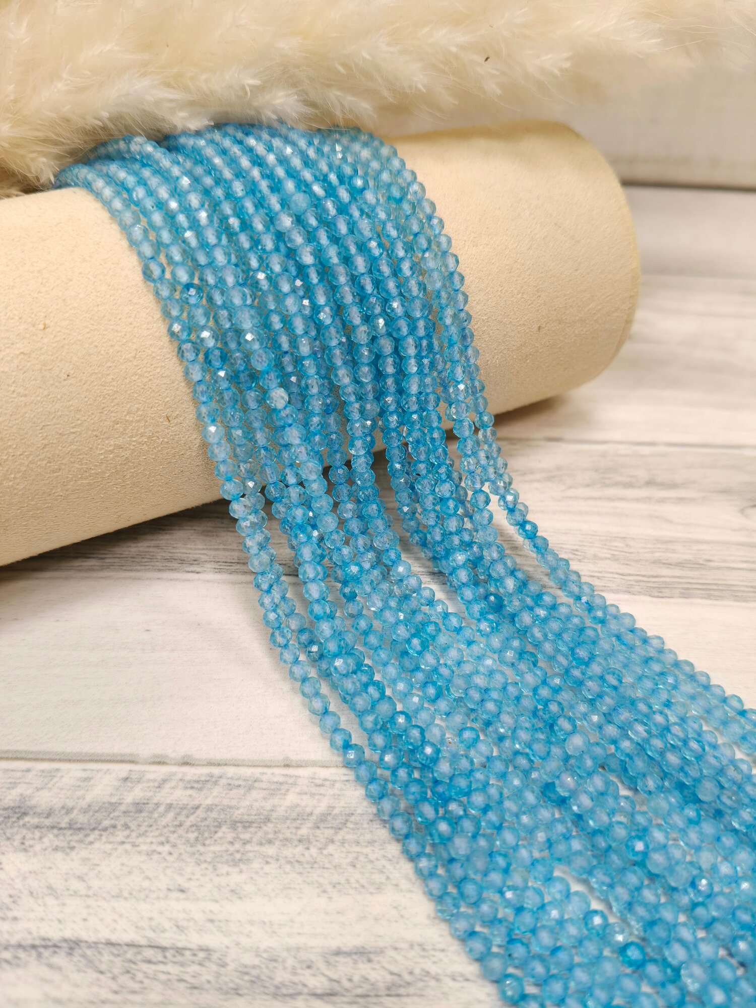 Топаз голубой 3 - 3,3 мм, А шар граненый бусины на нитке (нить 19 см), Suntrim