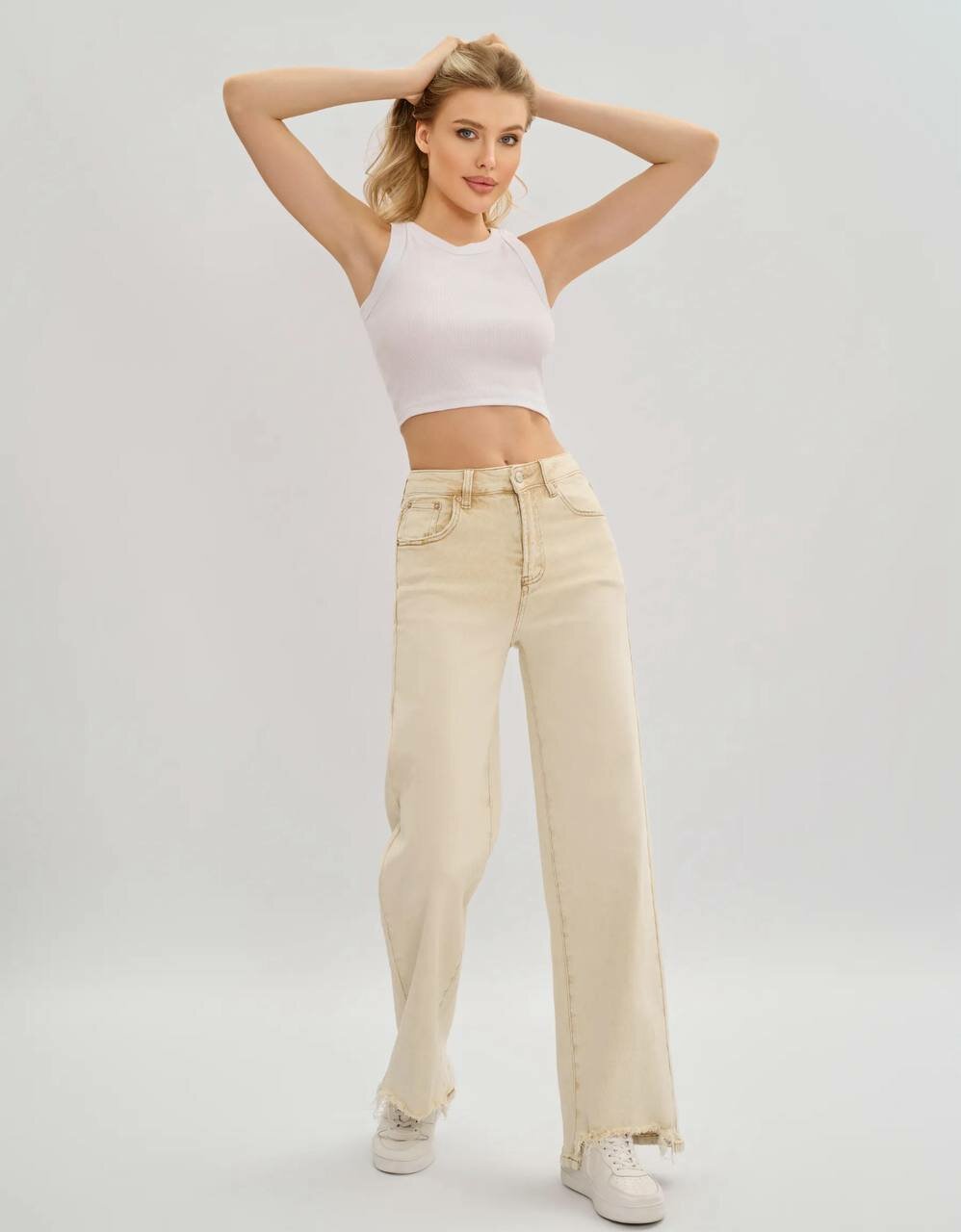 Джинсы трубы  рваные