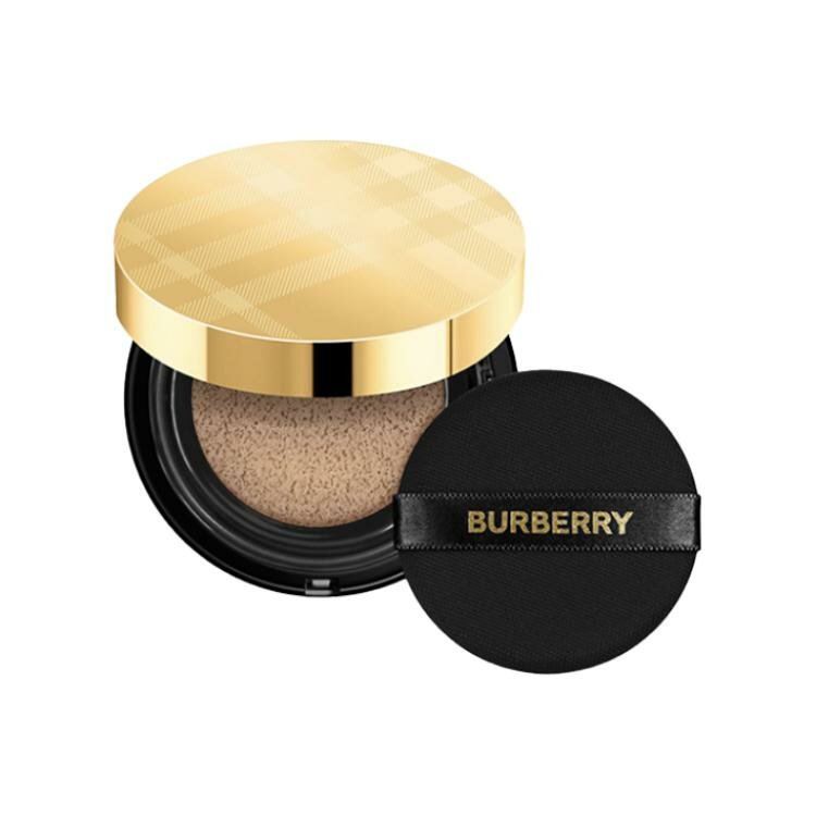 Тональная подушка женская Burberry Gilded Radiance, оттенок C40