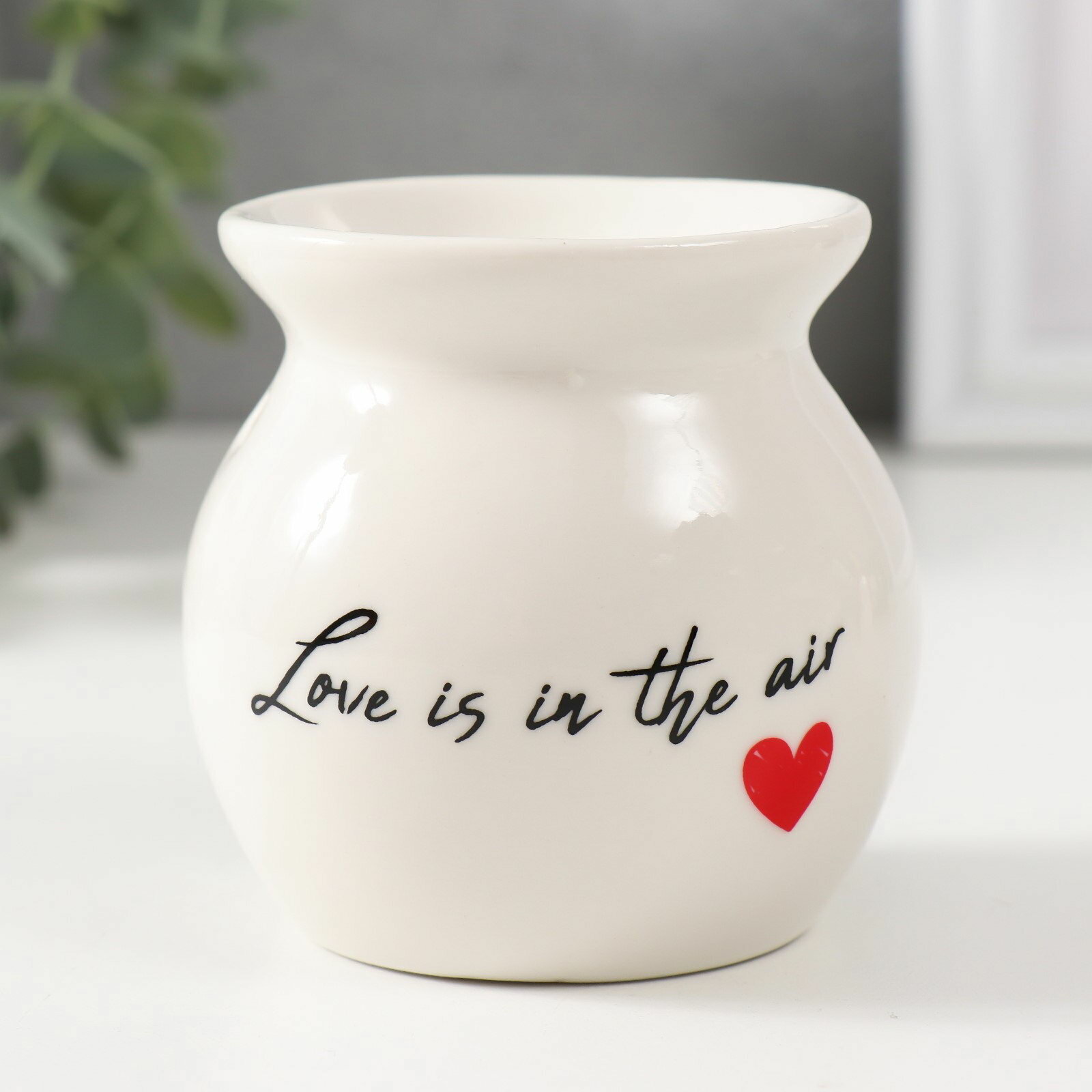 Аромалампа для эфирных масел Love is in the air, керамика, белая, 7.2x7.2x7.8 см
