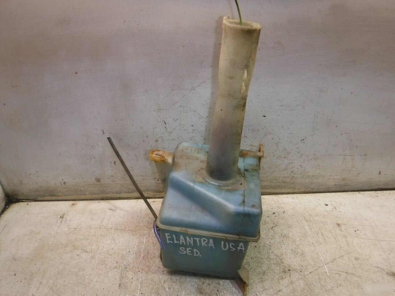 Бачок омывателя лобового стекла Hyundai Elantra II рестайлинг (1998—2000) 9861029000