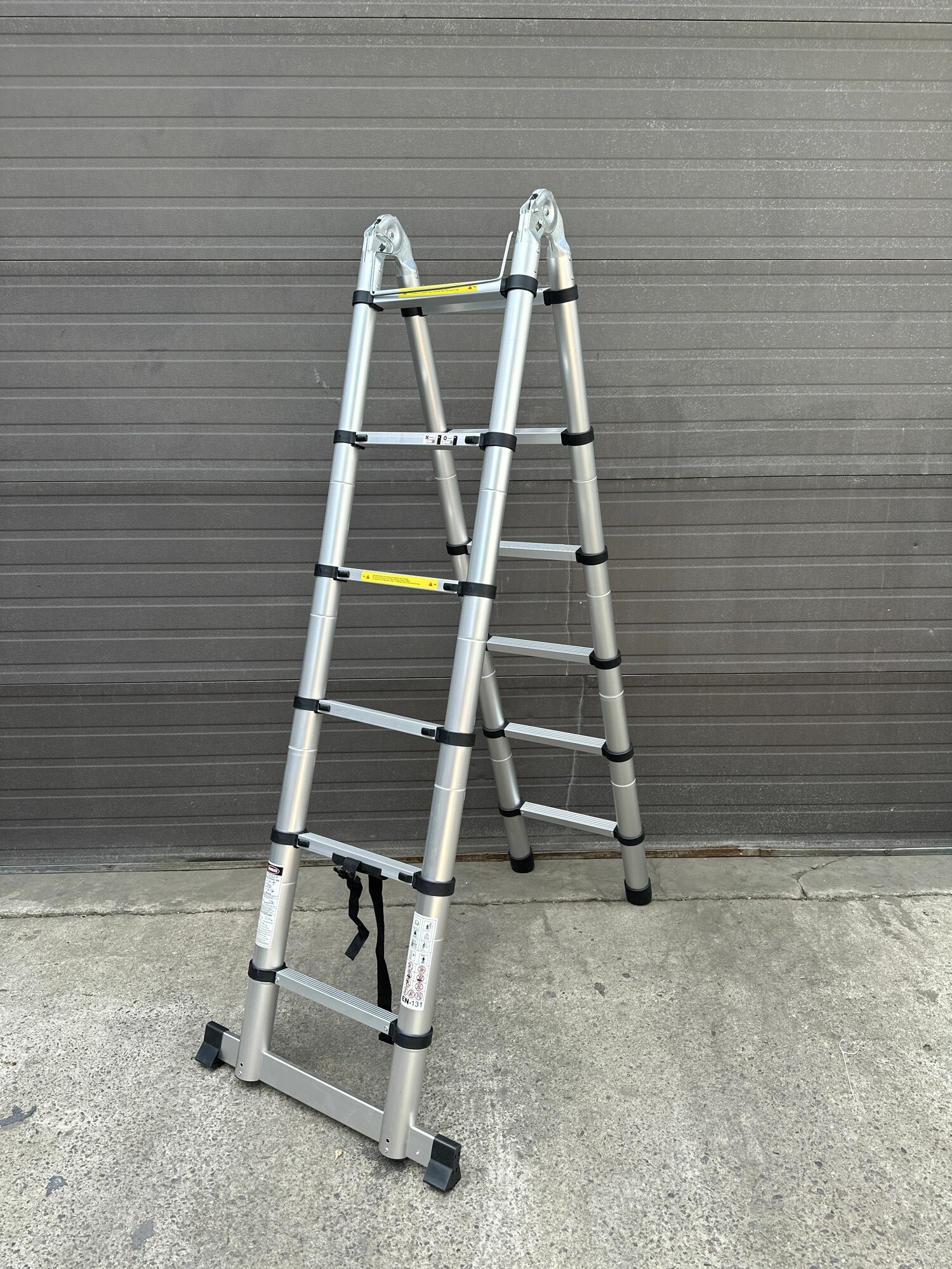 Стремянка телескопическая NORD DLT (1.9+1.9) в виде стремянки до 1.90м, в виде лестницы до 3.80м, 6 ступеней