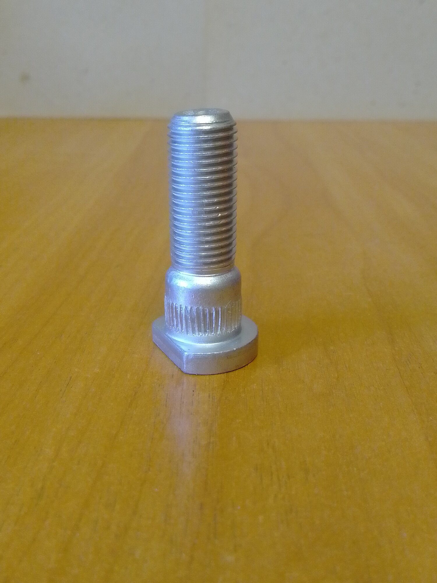 Шпилька (болт) колеса М14х1,5х45 для автомобилей ГАЗ-31029,3102, ГАЗ-24 (передние колёса); УАЗ Профи , УАЗ-3741,-3962,3909,3303,2206 , УАЗ Patriot 3163, УАЗ-3160, УАЗ-3151 (перед/зад),20-3103008-Б. ОАО ГАЗ.