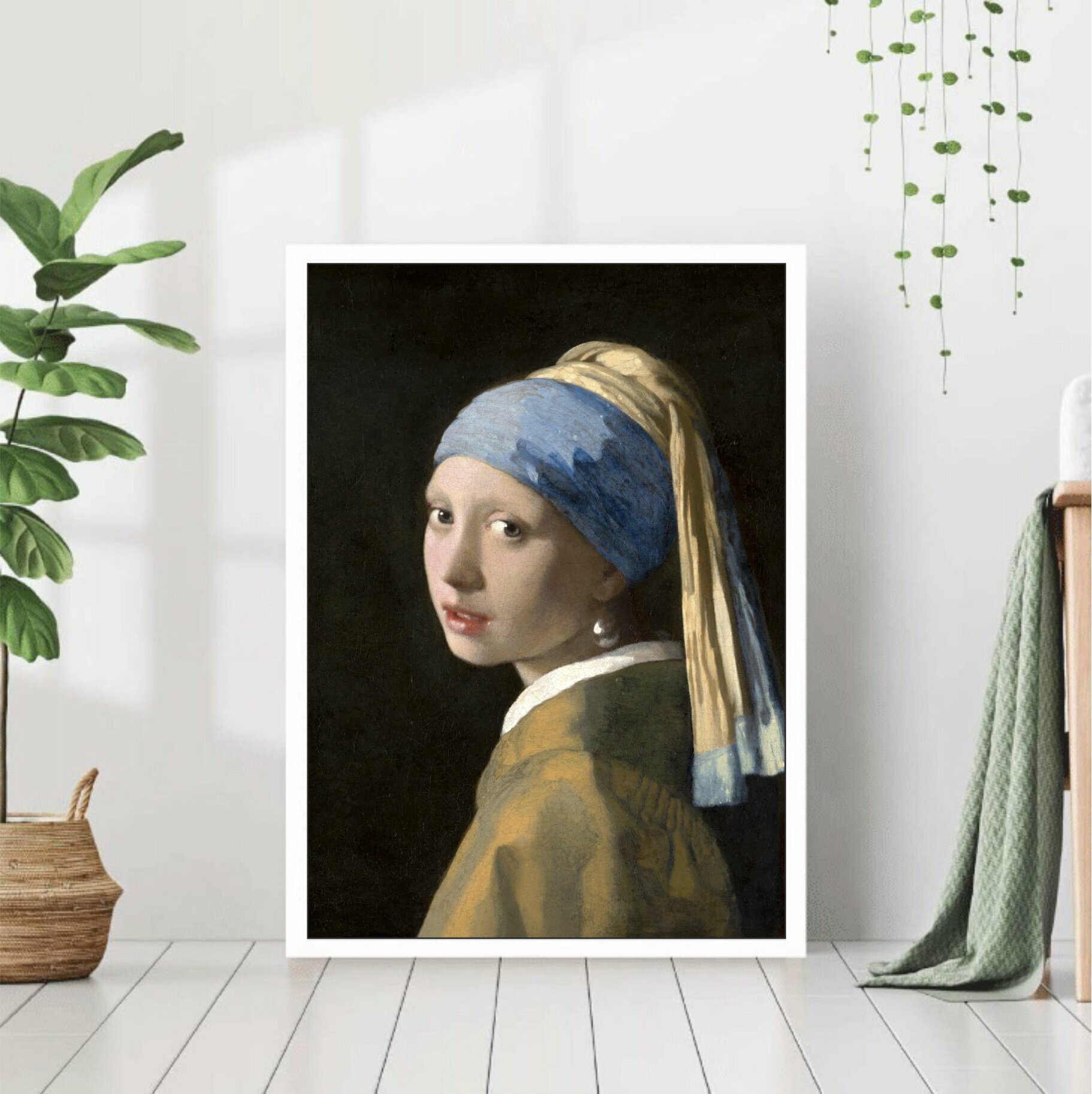 Постер "Девушка с жемчужной сережкой" в белой рамке 50х70 см для интерьера на стену