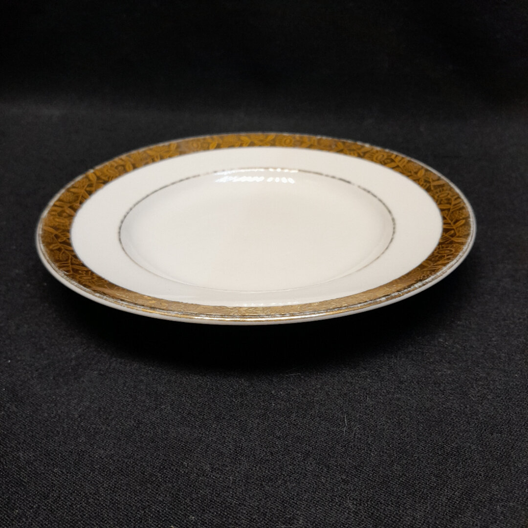 Тарелка десертная, "Золотой фриз", фарфор, потертости , ЛФЗ, СССР