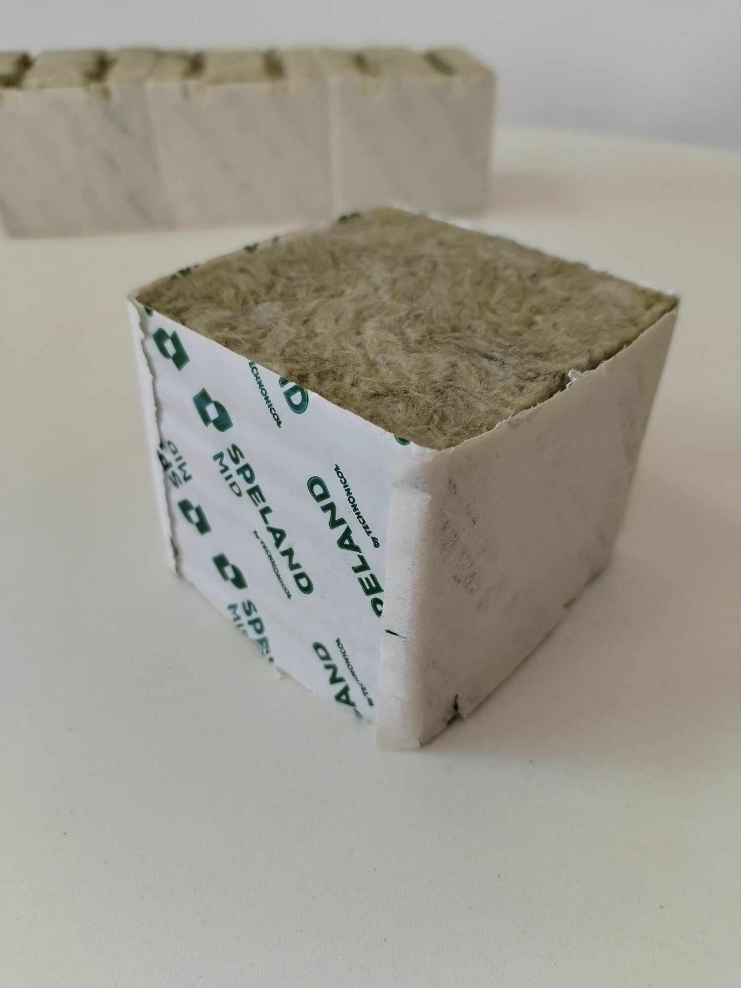 Кубики из минеральной ваты для семян и рассады 75 х 75 х 65 24 шт