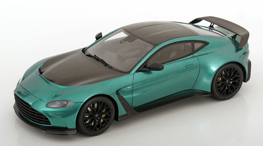 Модель коллекционная GT SPIRIT Aston martin V12 vantage coupe 2023 green metallic
